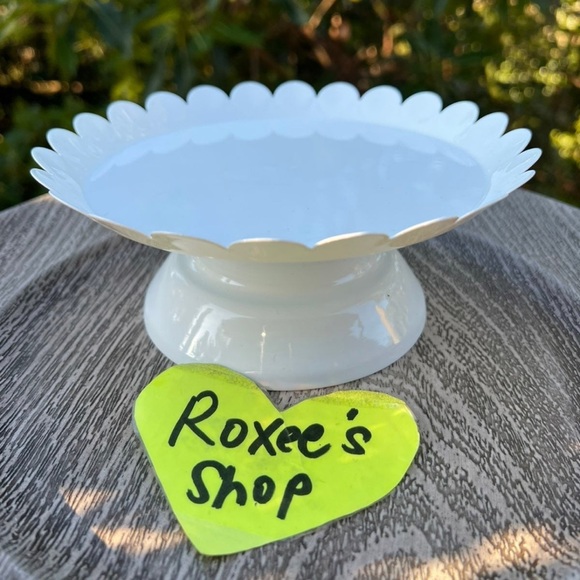 Accents | Farmhouse White Scalloped Metal Pedestal Riser | Poshmark